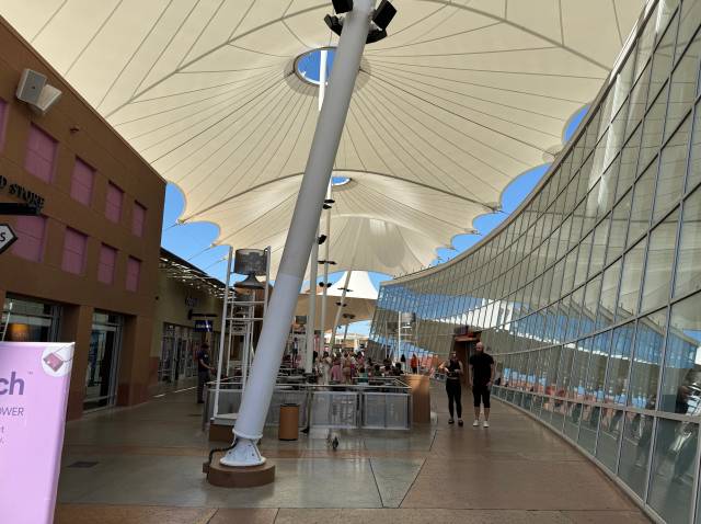 Las Vegas North Premium Outlets – Viva LON Vegas
